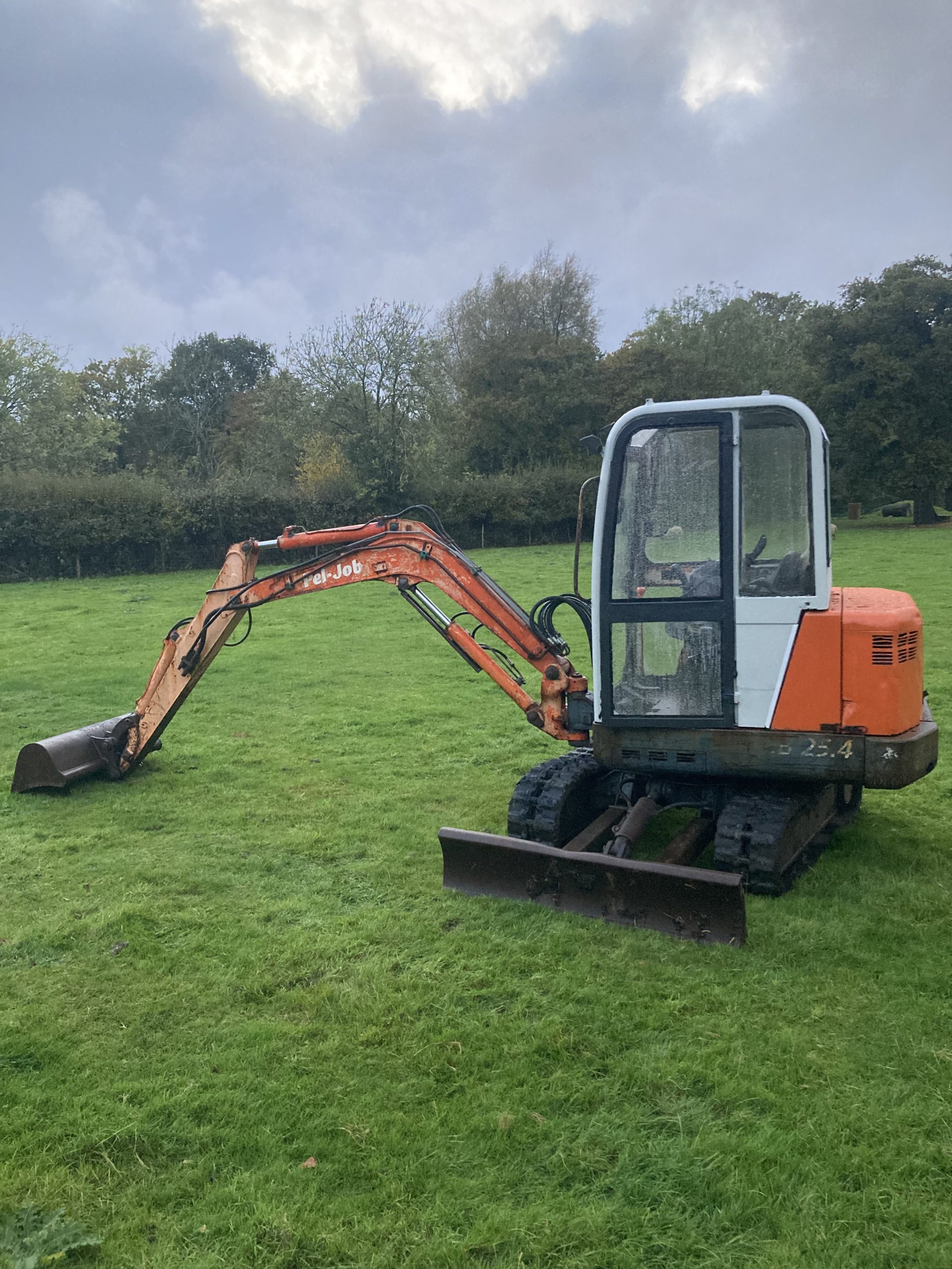 PEL-JOB 2.5 Tonne Digger For Sale | Farm Machinery Buyer